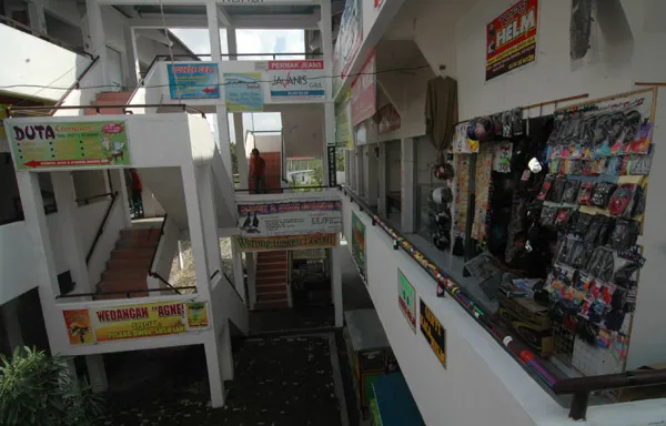 Paguyuban pedagang Pasar Panggungrejo minta pagar dibongkar - Espos.id