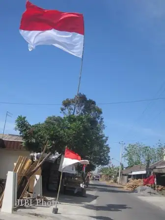 Meriahkan HUT RI, Warga Membuat Bendera Raksasa - Espos.id | Espos Indonesia dari Solo untuk ...