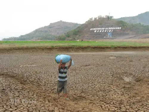 KEKERINGAN WONOGIRI : Giritontro Mulai Krisis Air Bersih - Espos.id | Espos Indonesia dari Solo ...