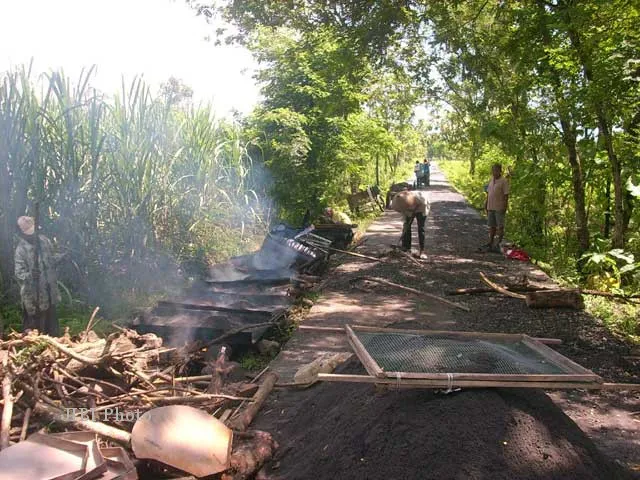 INFRASTRUKTUR: Bertahun-Tahun Rusak, Jalan Antardukuh Akhirnya Diperbaiki - Espos.id
