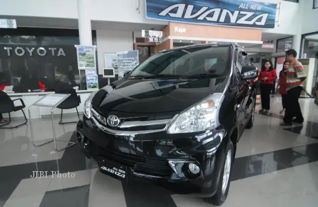 PENJUALAN MOBIL TOYOTA : Toyota Avanza Masih Laris Manis di Surabaya - Espos.id