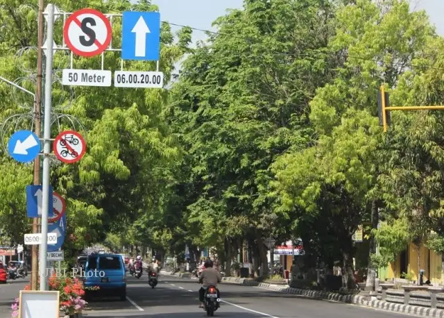 Belasan Rambu Lalu Lintas Karanganyar Raib - Espos.id