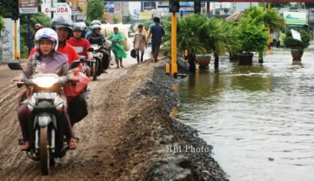 BANJIR JATENG : Kudus-Demak Sudah Bisa Dilintasi Motor - Espos.id