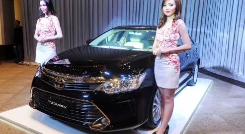 FOTO MOBIL TERBARU : Toyota New Camry Meluncur di Jakarta - Espos.id