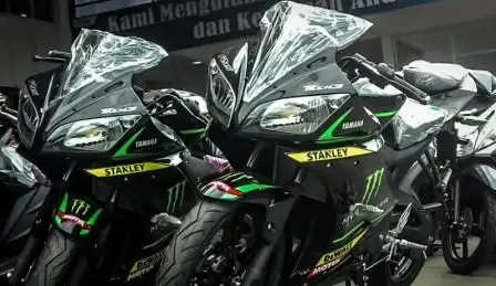 SEPEDA MOTOR YAMAHA : R15 dan R25 Rasa Motogp Meluncur, Ini Harganya ...