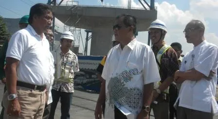 FLYOVER PALUR : Pemasangan Girder Diharapkan Selesai Sebelum Lebaran ...