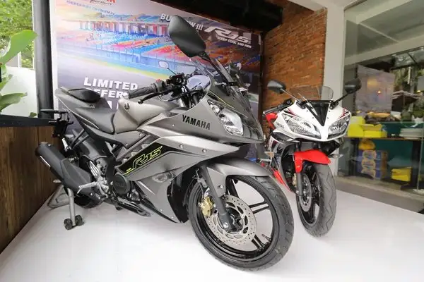 SEPEDA MOTOR YAMAHA: Yamaha R15 Spesial Adopsi Suspensi Ohlins, Simak ...