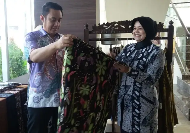 BATIK MADIUN : Batik Pecel Madiun Laris Diburu Turis - Espos.id
