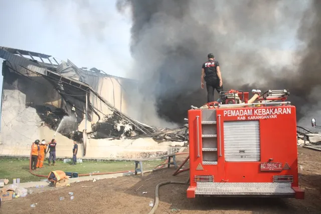 KEBAKARAN KARANGANYAR : Ribuan Karyawan PT Delta Dunia Tekstil Diliburkan, 1 Orang Terluka ...