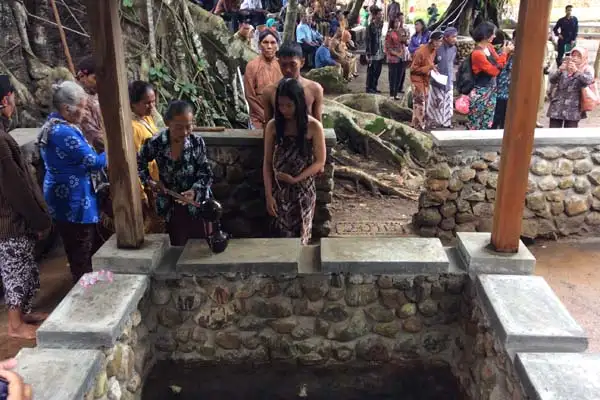 TRADISI JAWA : Melihat Upacara Tingkeban untuk Ibu Hamil Tujuh Bulan - Espos.id