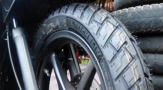 TIPS OTOMOTIF : Mengenali Fungsi Alur Ban, Depan Belakang Beda! - Espos.id