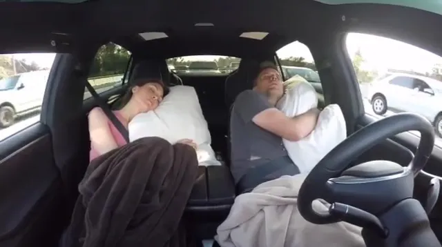MOBIL TESLA: Video Asyiknya Bawa Mobil Autopilot, Bisa Sambil Tidur ...