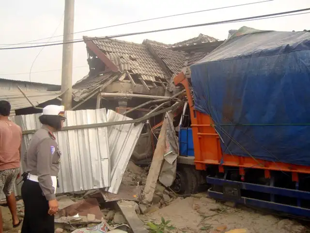 KECELAKAAN SRAGEN : Begini Kronologi Truk Seruduk 2 Rumah di Sidoharjo - Espos.id