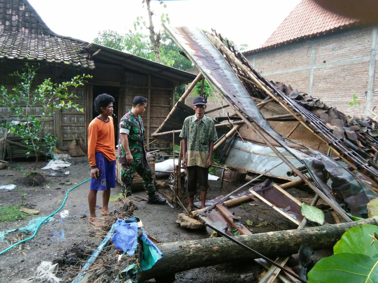 Seratusan Rumah Rusak, Ini Daftar Korban Puting Beliung Sragen - Espos.id