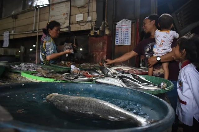 Pasokan Ikan Laut di Pasar Gede Solo Menurun, Harga Stabil - Espos.id