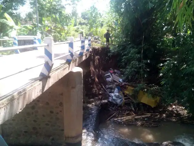BENCANA PONOROGO : Jembatan Antardesa di Sampung Rusak Diterjang Banjir Bandang - Espos.id