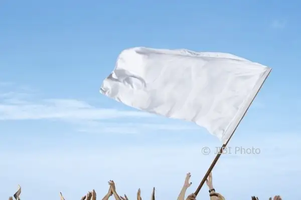 TAHUKAH ANDA? : Begini Awal Mula Bendera Putih Jadi Simbol Menyerah ...