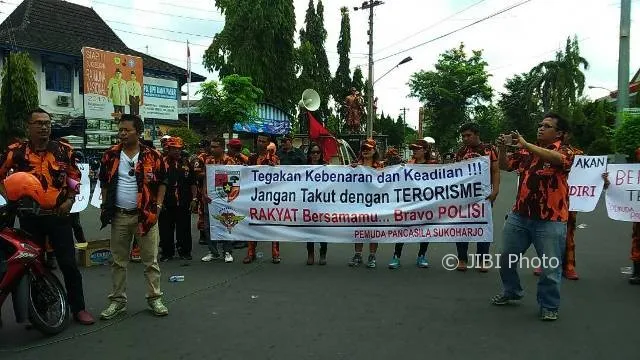 DEMO SUKOHARJO : Pemuda Pancasila Kecam Pelaku Teror Bom di Kampung ... DEMO SUKOHARJO : Pemuda Pancasila Kecam Pelaku Teror Bom di Kampung ...