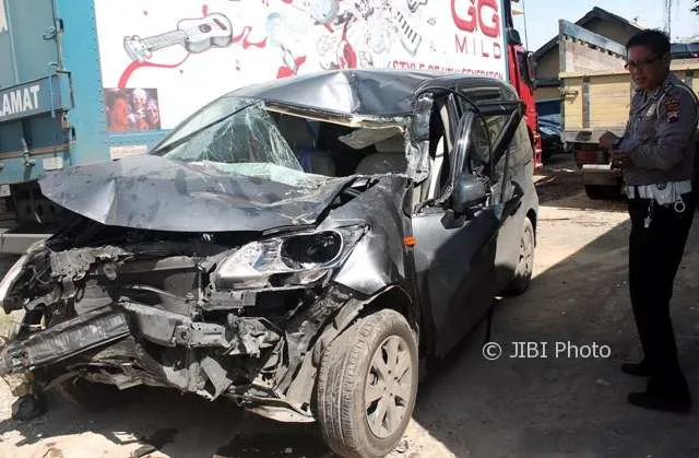 KECELAKAAN SRAGEN : Bukan Laka Tunggal, Polisi Yakin Mobil Tabrak Tiang PJU Kasus Tabrak Lari ...