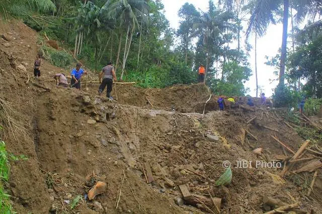 BENCANA PACITAN : Keluarga Korban Meninggal Mendapatkan Rp15 Juta - Espos.id