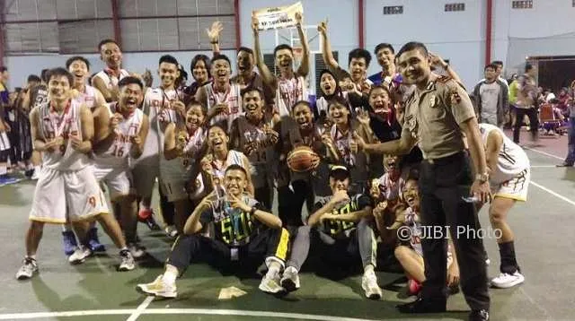 KAMPUS DI SEMARANG: Udinus Kawinkan 2 Gelar Juara Basket di Porsimaptar ...