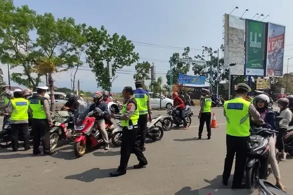 Beda, Segini Denda Tilang Tidak Punya SIM dan Tidak Bawa SIM - Espos.id