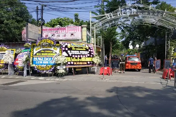 Pejabat Mulai Berdatangan Melayat ke Rumah Duka Ibu Jokowi - Espos.id
