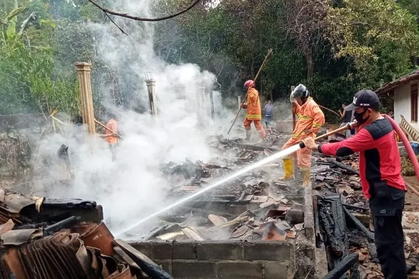 Bakar Sampah Berujung Kebakaran Kandang di Wonogiri, 2 Kambing Mati ... Bakar Sampah Berujung Kebakaran Kandang di Wonogiri, 2 Kambing Mati ...