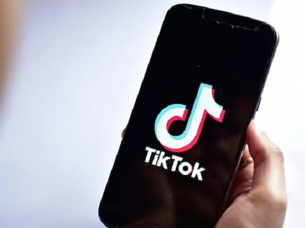 Komdigi Bekukan Sementara Izin TikTok - Espos.id