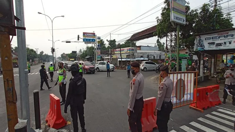 Awas Ada Penyekatan Di Boyolali! Lalu Lintas Jalan Solo-Semarang ... Awas Ada Penyekatan Di Boyolali! Lalu Lintas Jalan Solo-Semarang ...