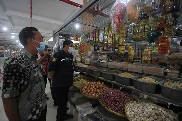 Disdag Solo Dorong Pedagang Samakan Harga Minyak Goreng Rp14.000/Liter ... Disdag Solo Dorong Pedagang Samakan Harga Minyak Goreng Rp14.000/Liter ...