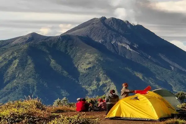 Ini 5 Jalur Pendakian Gunung Merbabu, Mana Paling Menantang? - Espos.id