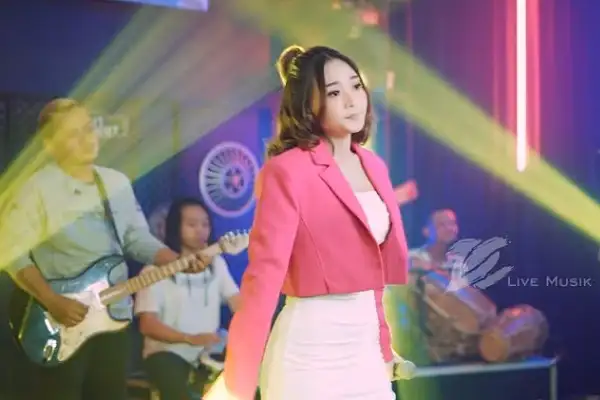 Profil Difarina Indra, Penyanyi Dangdut dari Tuban yang Alami Kecelakaan - Espos.id