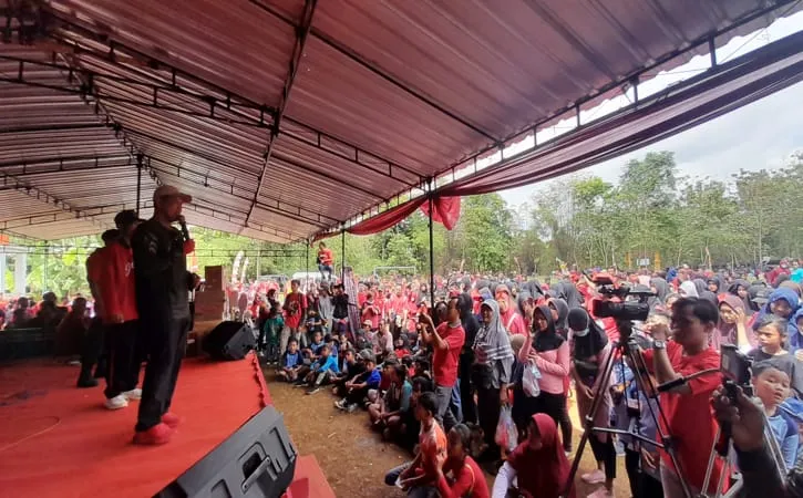 Berhadiah Seekor Sapi, Ribuan Orang Ikuti Jalan Sehat di Jatisari ... Berhadiah Seekor Sapi, Ribuan Orang Ikuti Jalan Sehat di Jatisari ...