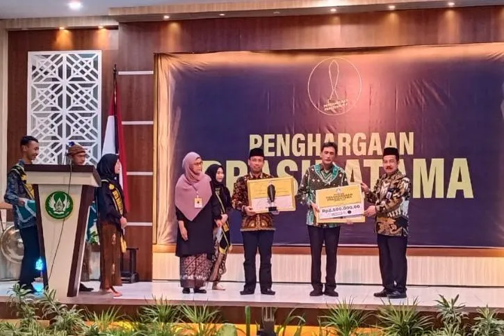 MAN Salatiga Raih Penghargaan Prasidatama 2022 dari Balai Bahasa Jateng ...
