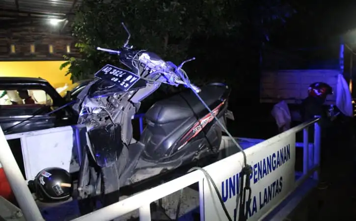 Brak! Tabrak Truk Mogok di Jalan Klaten yang Gelap, Pemotor Tak Sadarkan Diri - Espos.id