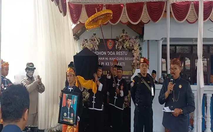 Mengenal R. Totong Kiemdarto, Pendiri & Guru Besar Perguruan Silat Kera ... Mengenal R. Totong Kiemdarto, Pendiri & Guru Besar Perguruan Silat Kera ...