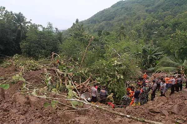Puluhan Warga Mengungsi, Begini Kondisi Longsor di Semin Gunungkidul - Espos.id