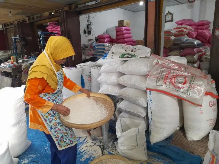 Harga Beras di Sragen Naik Rp500-Rp1.000/kg, Ternyata Ini Penyebabnya - Espos.id