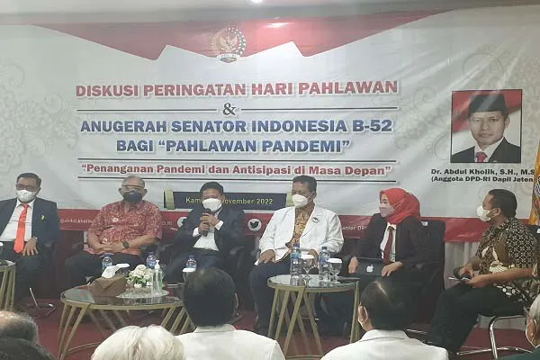 Hari Pahlawan, Senator DPD Abdul Kholik Beri Anugerah untuk Pahlawan ... Hari Pahlawan, Senator DPD Abdul Kholik Beri Anugerah untuk Pahlawan ...