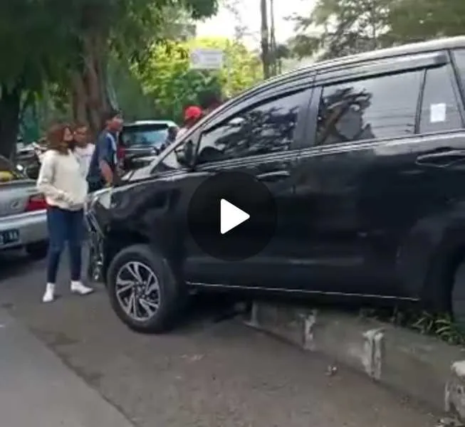 Laka Karambol di Depan Indomaret Slamet Riyadi Solo, 2 Orang Dilarikan ke RS - Espos.id