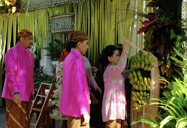 Janur Kuning Melengkung dan Kembar Mayang dalam Pernikahan Adat Jawa ...