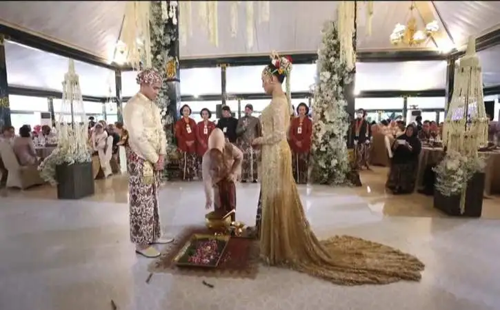 Seperti Ini Prosesi Pernikahan Kaesang-Erina Usai Akad Nikah dengan Adat Jawa - Espos.id