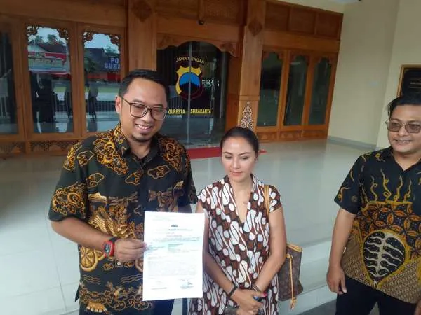 Kena Pukul saat Keributan di Keraton Solo, Putri PB XIII GRAy Devi Lapor Polisi - Espos.id