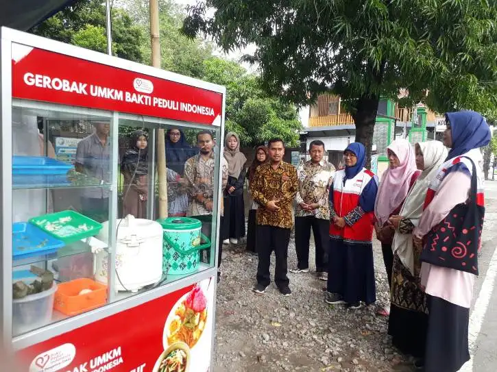 Berdayakan Masyarakat, Bakti Peduli Indonesia Luncurkan Program Gerobak ...