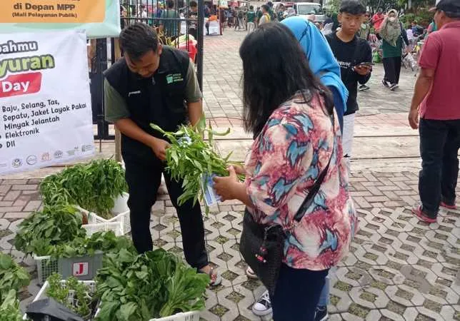 Dalam 1 Jam, Ratusan Paket Sayur Ludes Ditukar Sampah Layak Jual di CFD Klaten - Espos.id