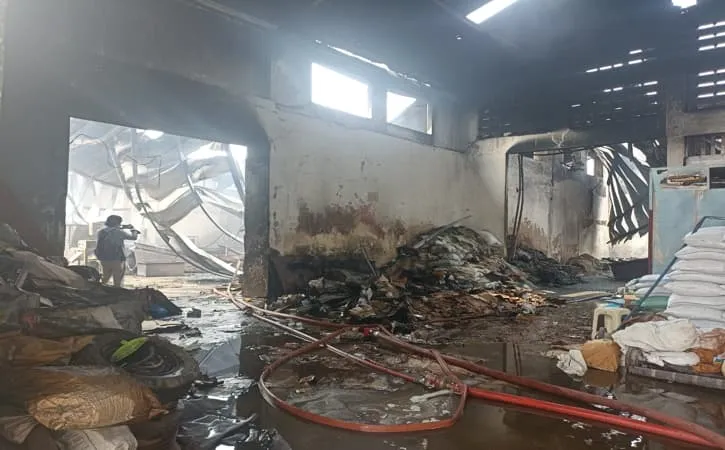 Terkuak! Kebakaran Pabrik Plastik di Grogol Sukoharjo Diduga karena Korsleting - Espos.id