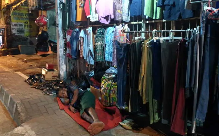Sebelum Marak Thrift Shop, Ini 3 Pasar Awul-Awul yang Melegenda di ...