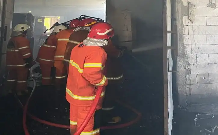 Sehari, Kebakaran Landa 2 Pabrik Briket Arang di Tengaran Semarang - Espos.id