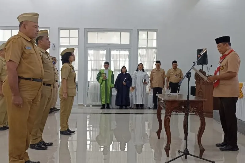 Di Sisa 3 Bulan Menjabat, Bupati Karanganyar Juliyatmono Mutasi 98 ASN - Espos.id